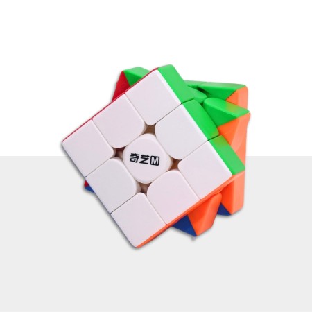 Qiyi M Pro Flagship 3x3 - Leveza e controlo em cada curva ⚡